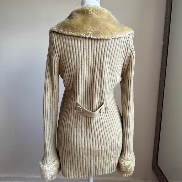 Vintage | Sweaters | Vintage Cream Ribbed Sweater With Faux Fur Collar ...